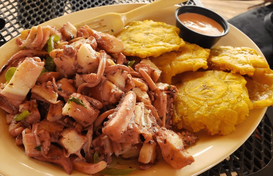 La Casita Amarilla Piñones - Island Dwellers PR